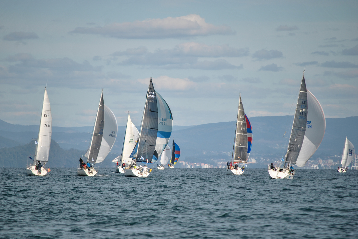 La flota de la 8ª Regata Interclubes afronta este sábado el penúltimo ...