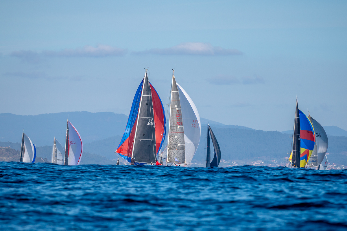 La Regata Interclubes Ría de Pontevedra cruza el ecuador de su décima ...